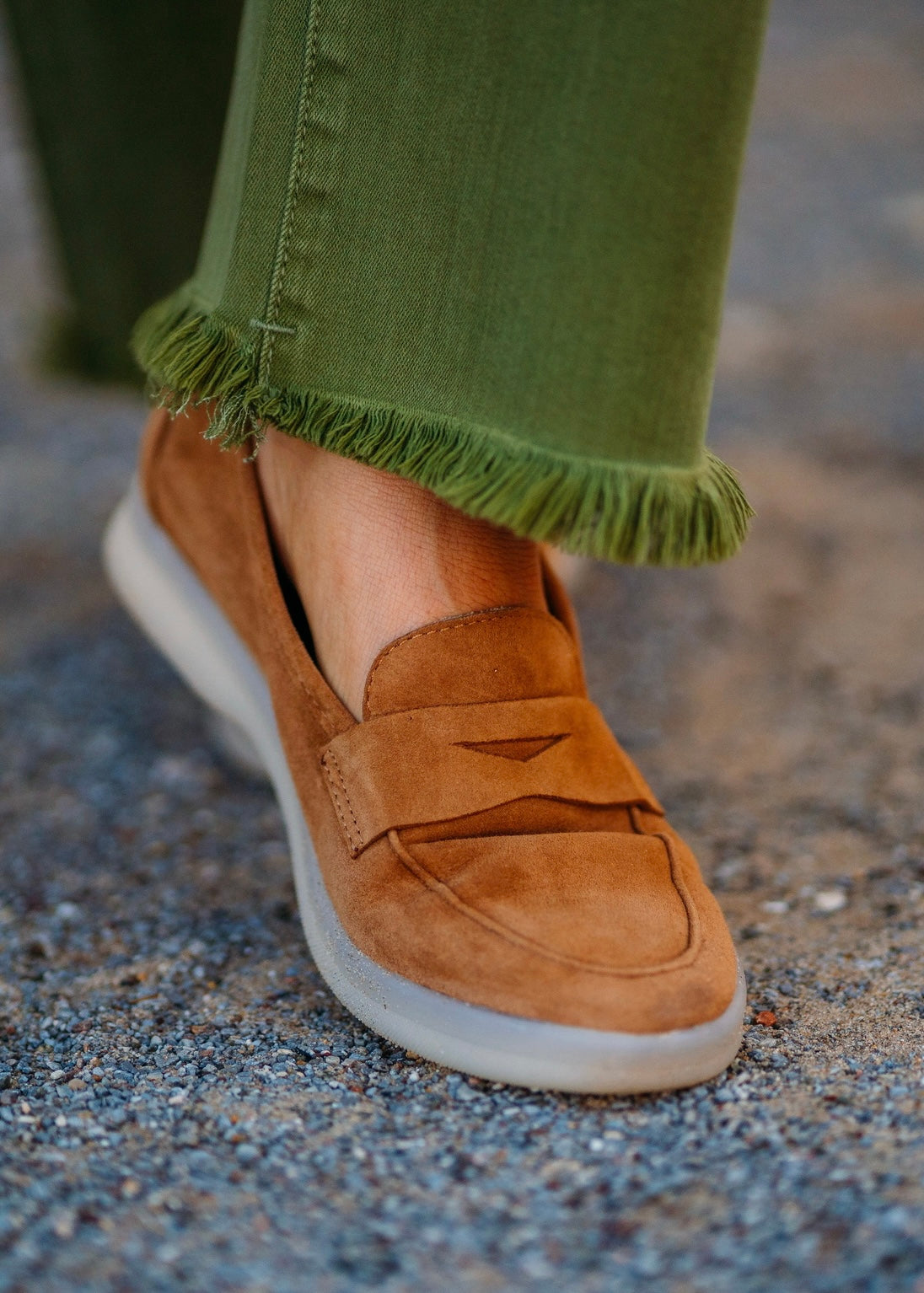 Vaneli Undine Cuio Suede Flat: Elegant Comfort for Any Occasion